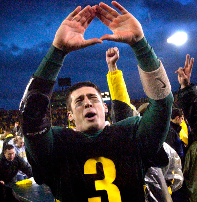 University of Oregon - O Gesture | Illuminati Symbols
